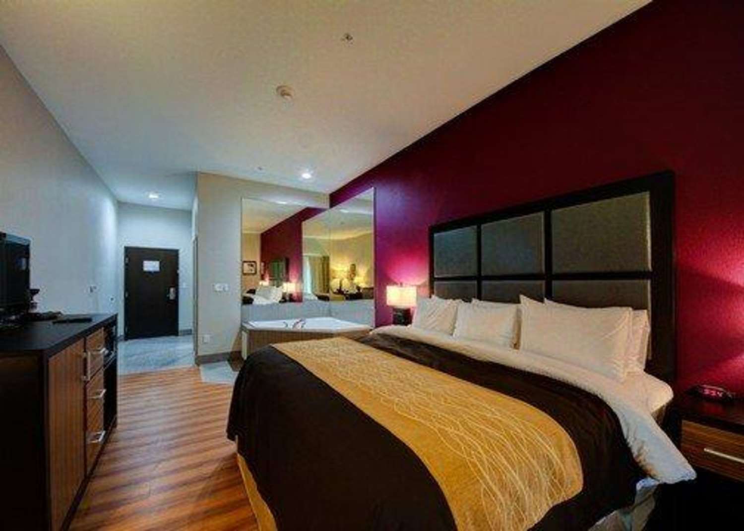 Comfort Inn & Suites Tulsa, OK - See Discounts