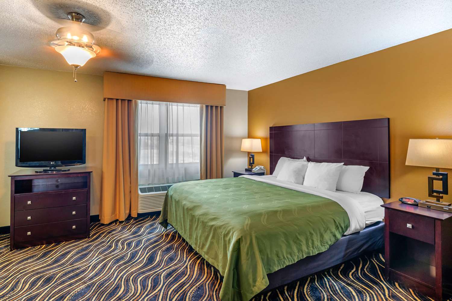 Quality Suites North Galleria Addison, TX - See Discounts