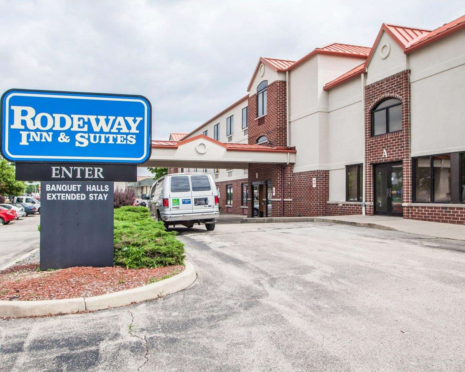 Rodeway Inn & Suites Milwaukee, WI - See Discounts
