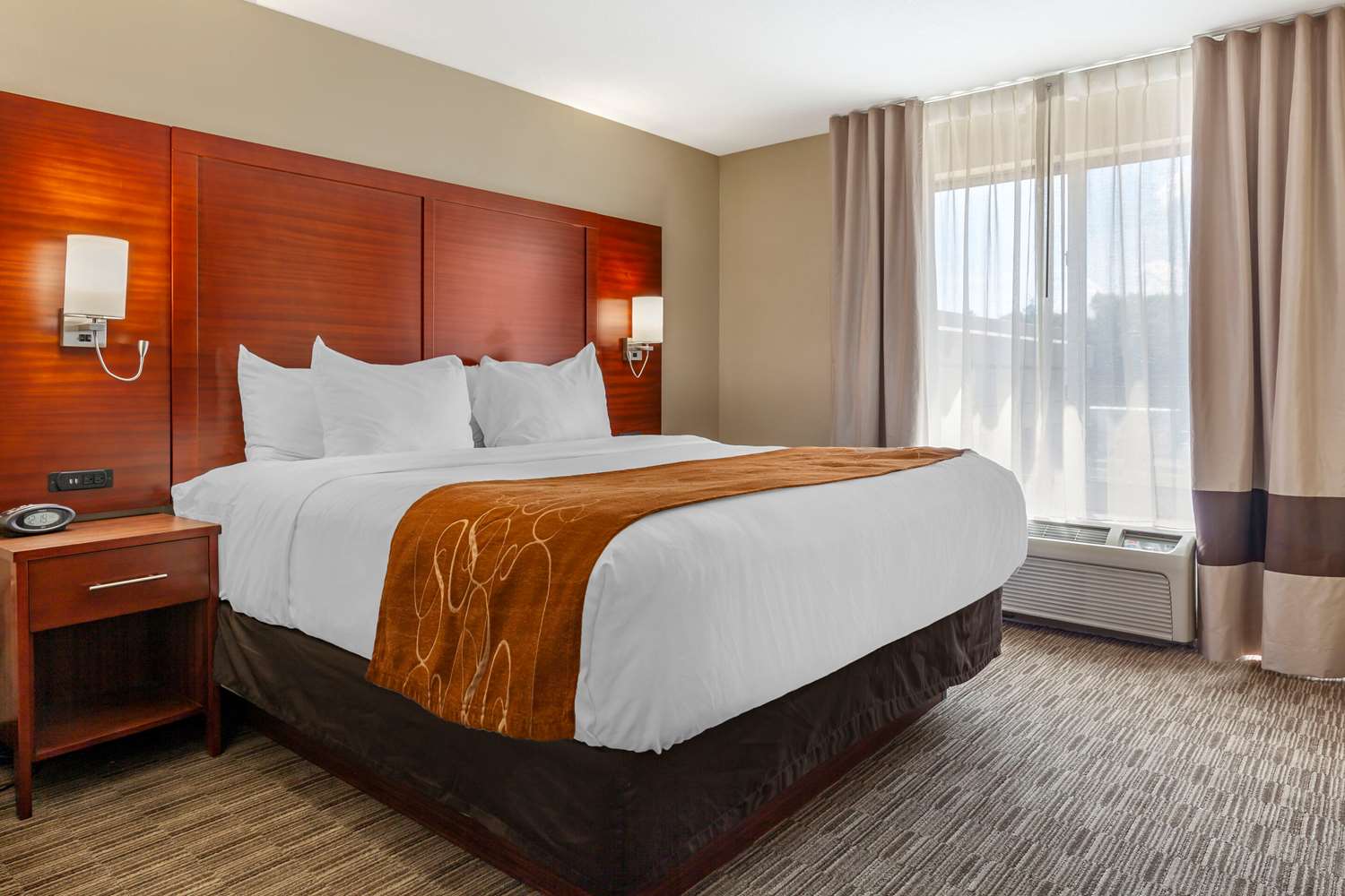 Comfort Suites Park Place Milwaukee, WI - See Discounts