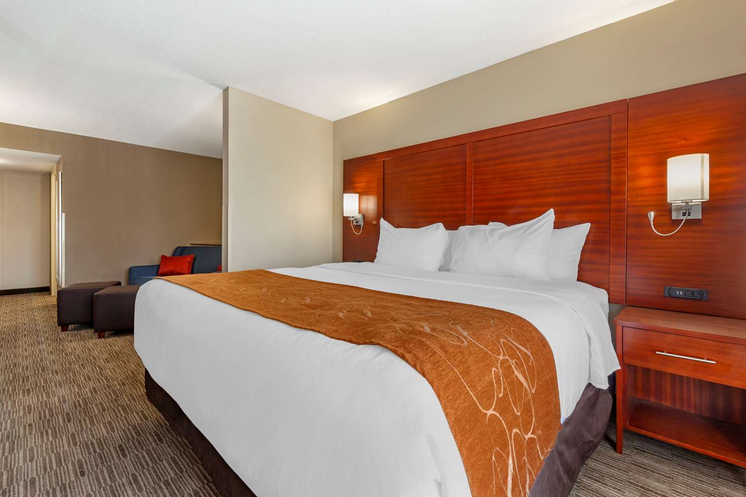 Comfort Suites Park Place Milwaukee, WI - See Discounts