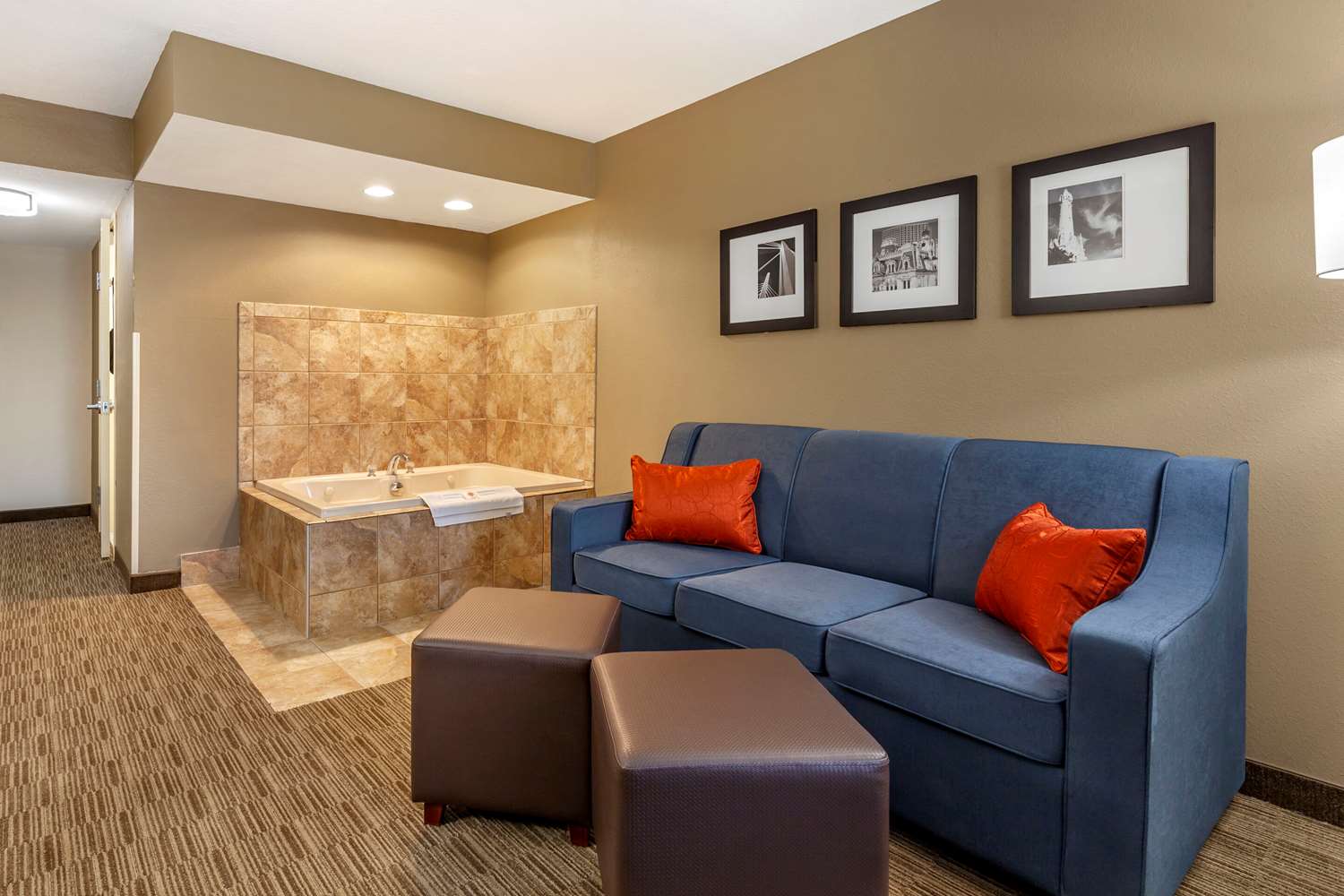 Comfort Suites Park Place Milwaukee, WI - See Discounts