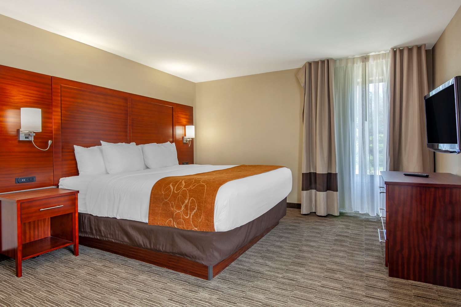 Comfort Suites Park Place Milwaukee, WI - See Discounts