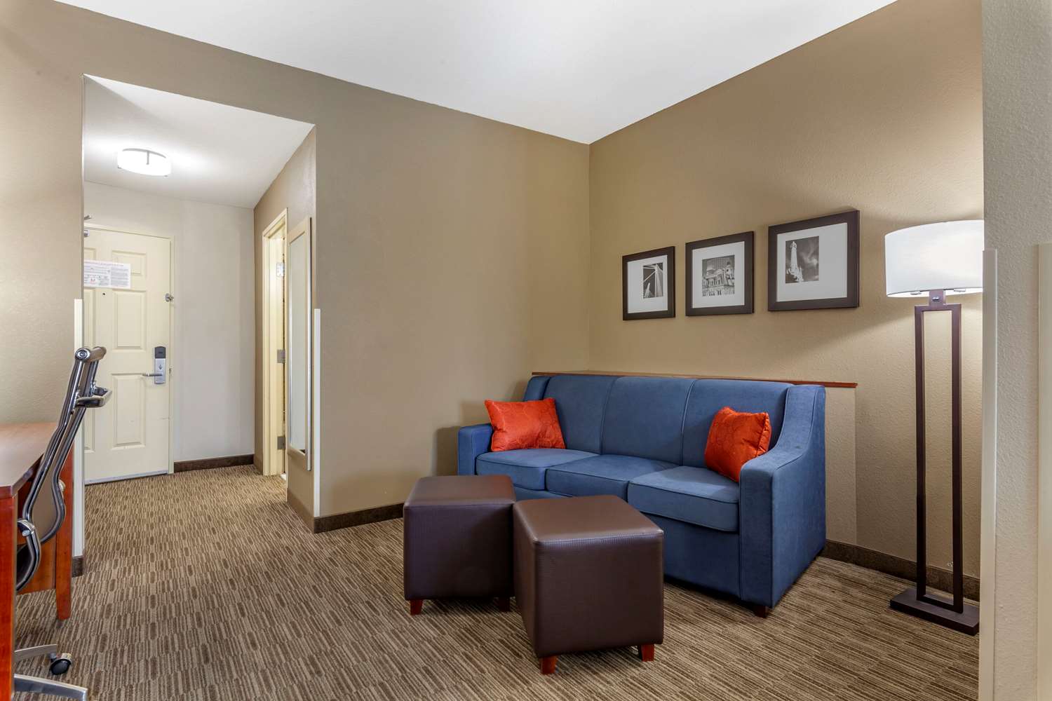 Comfort Suites Park Place Milwaukee, WI - See Discounts