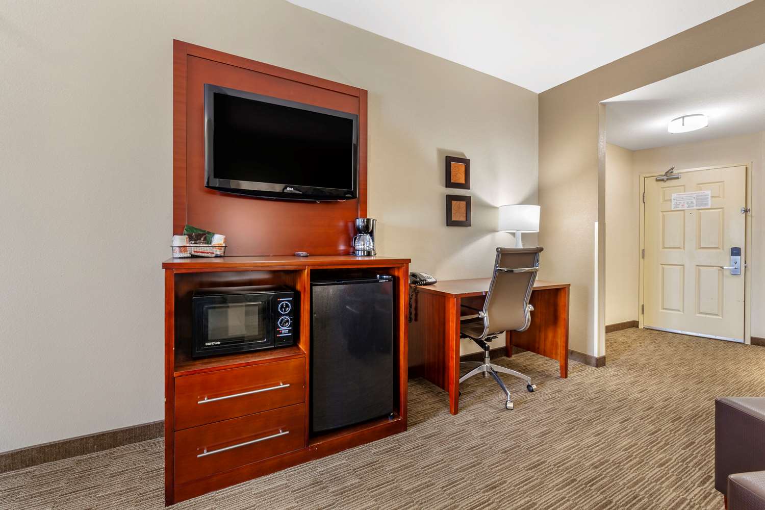 Comfort Suites Park Place Milwaukee, WI - See Discounts