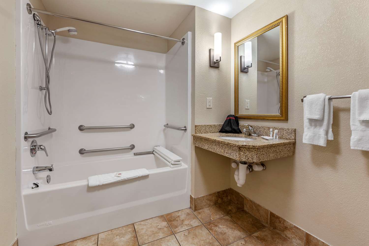 Comfort Suites Park Place Milwaukee, WI - See Discounts