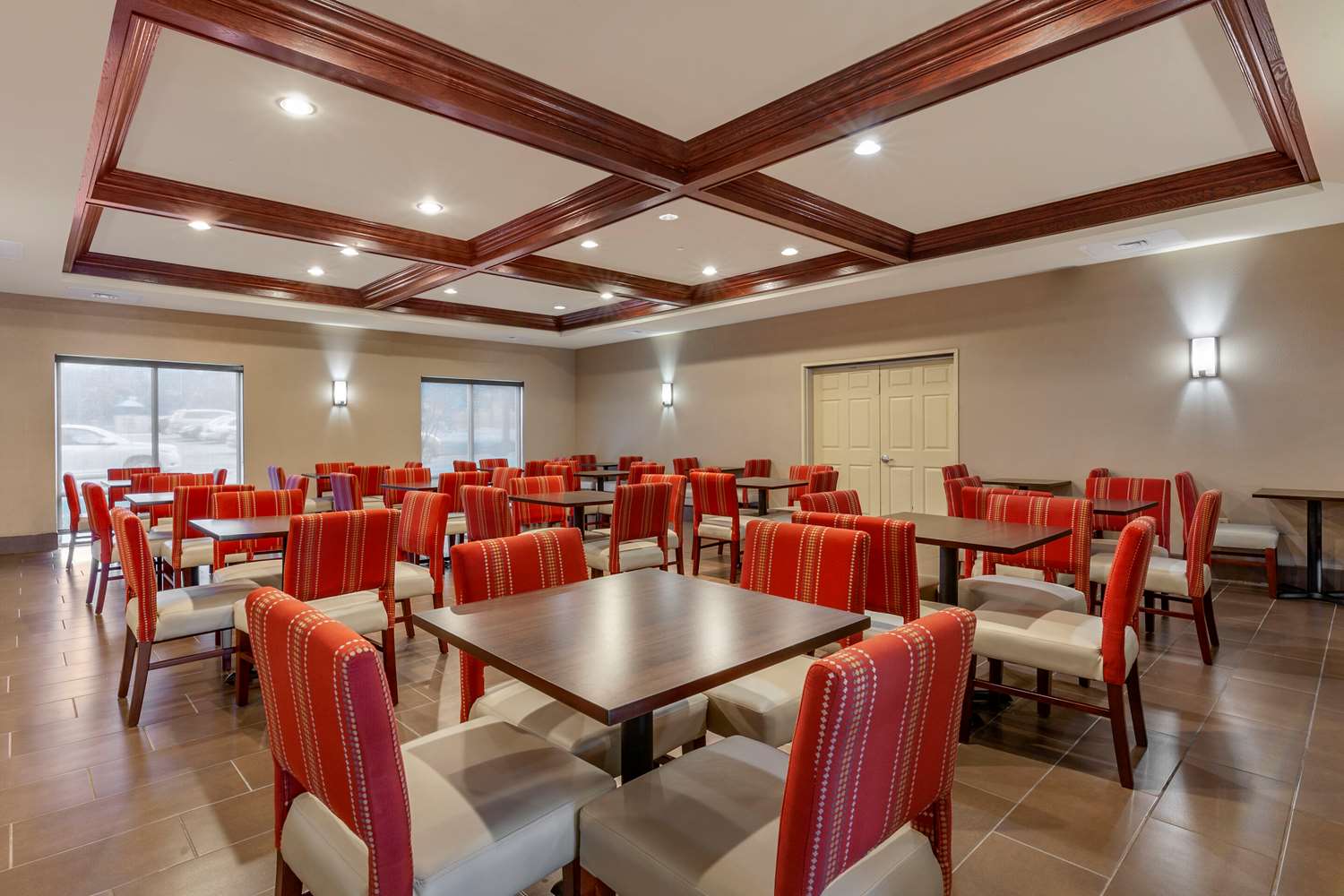 Comfort Suites Park Place Milwaukee, WI - See Discounts