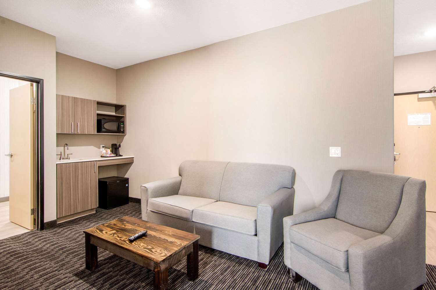 Comfort Inn & Suites North Battleford, SK - See Discounts