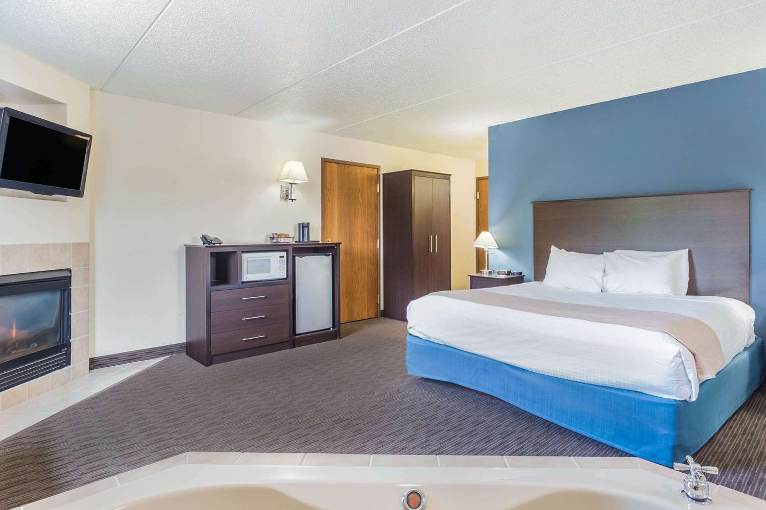 AmericInn Lodge & Suites West Green Bay, WI - See Discounts