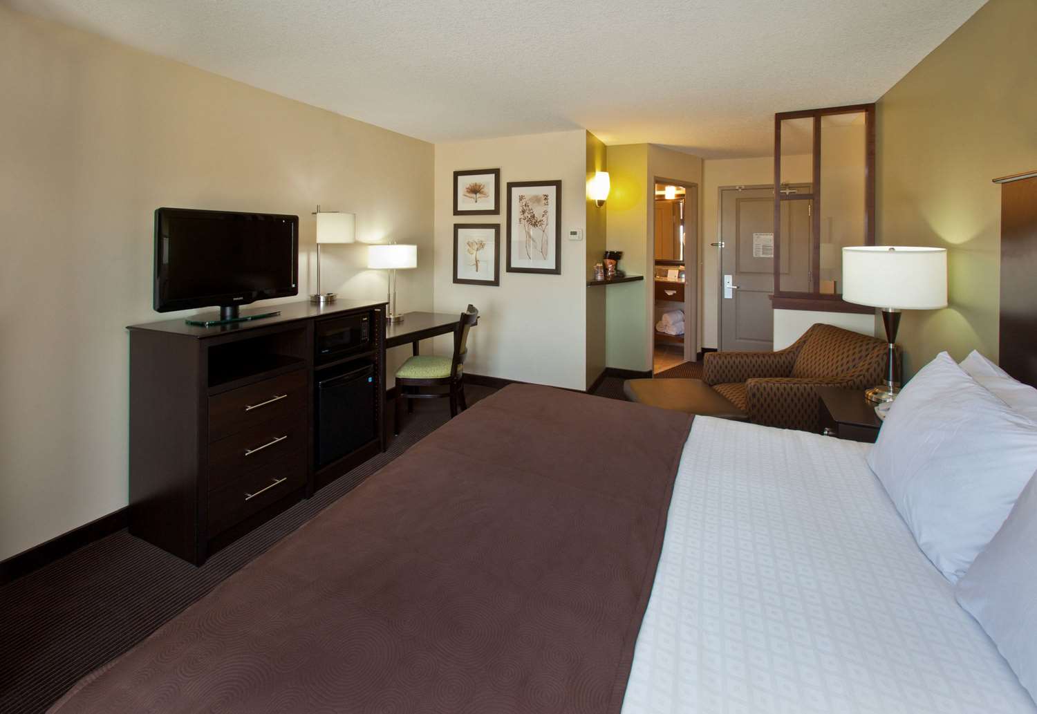 AmericInn Lodge & Suites Fairfield, IA - See Discounts