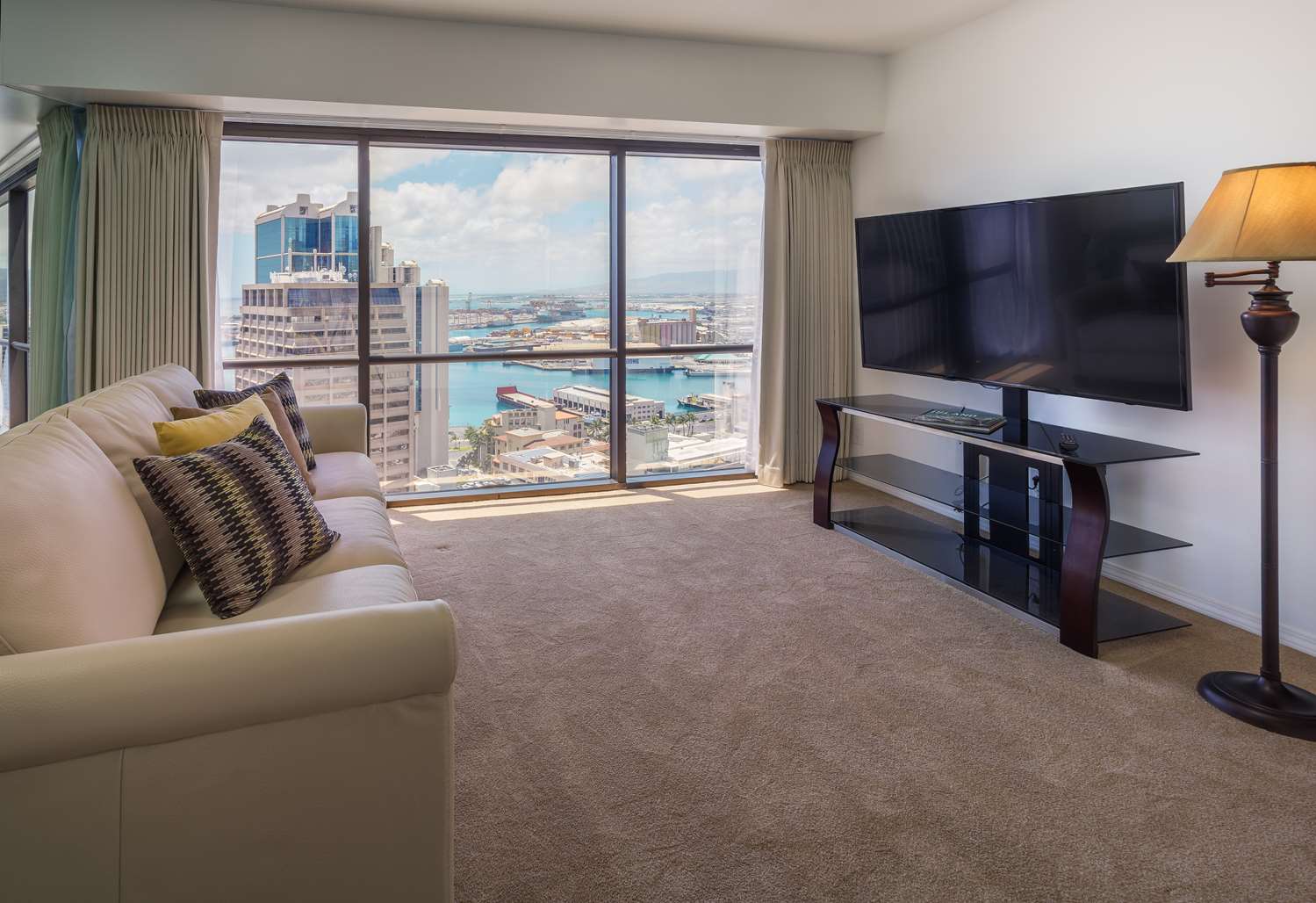 Aston at the Executive Centre Hotel Honolulu, HI - See Discounts