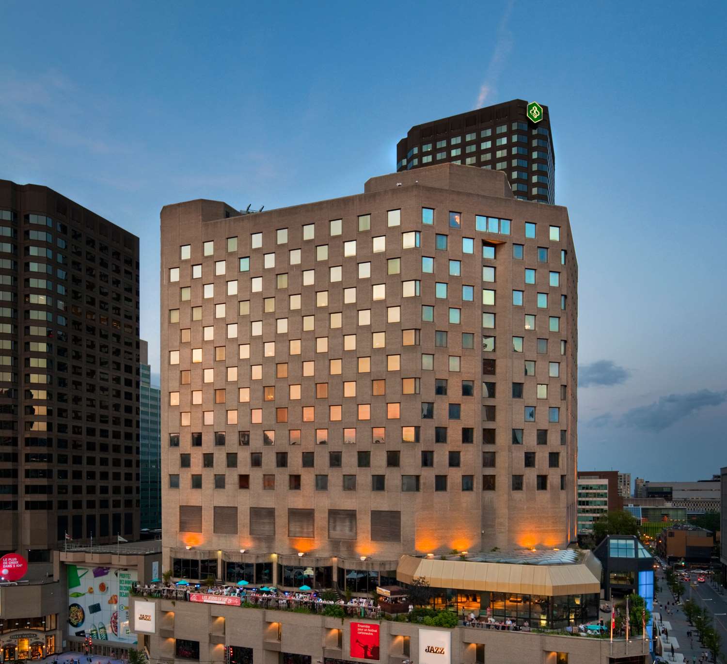 DoubleTree by Hilton Hotel Convention Centre Montreal, QC - See Discounts