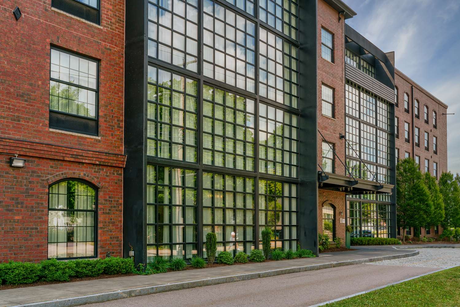 NYLO Hotel Warwick, RI - See Discounts