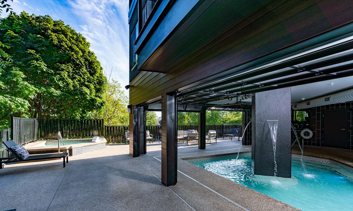 Hotel Earl of Charlevoix, MI - See Discounts