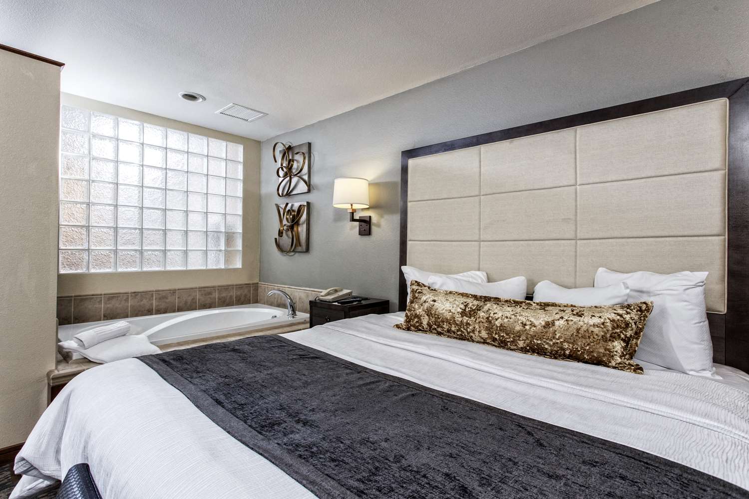 Copperleaf Boutique Hotel & Spa Appleton, WI - See Discounts