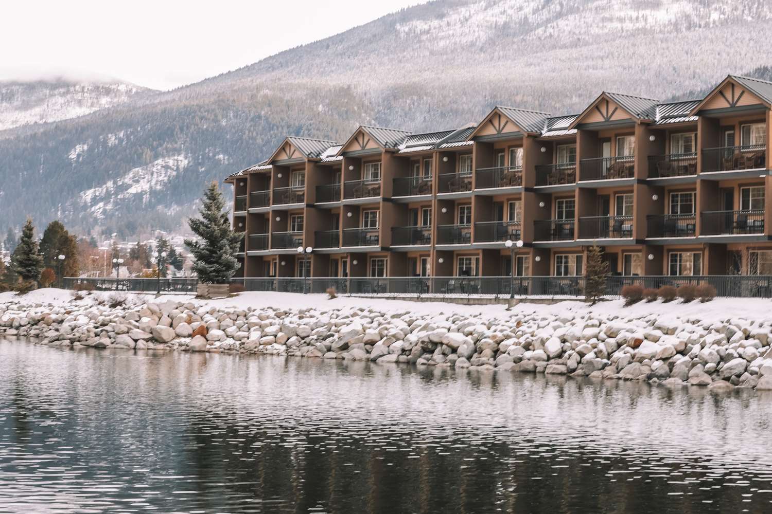 Prestige Lakeside Resort Nelson, BC - See Discounts