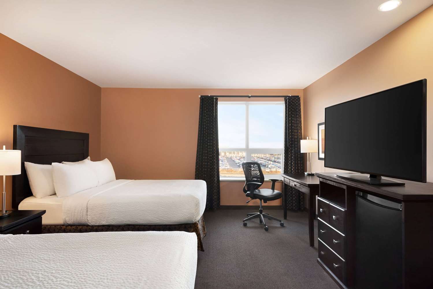 Royal Hotel Edmonton Airport Leduc, AB - See Discounts