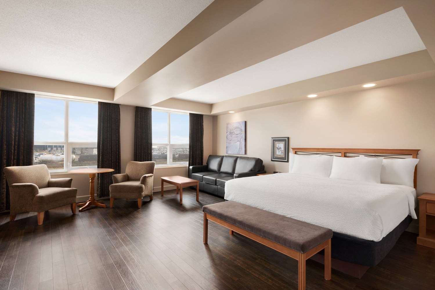 Royal Hotel Edmonton Airport Leduc, AB - See Discounts