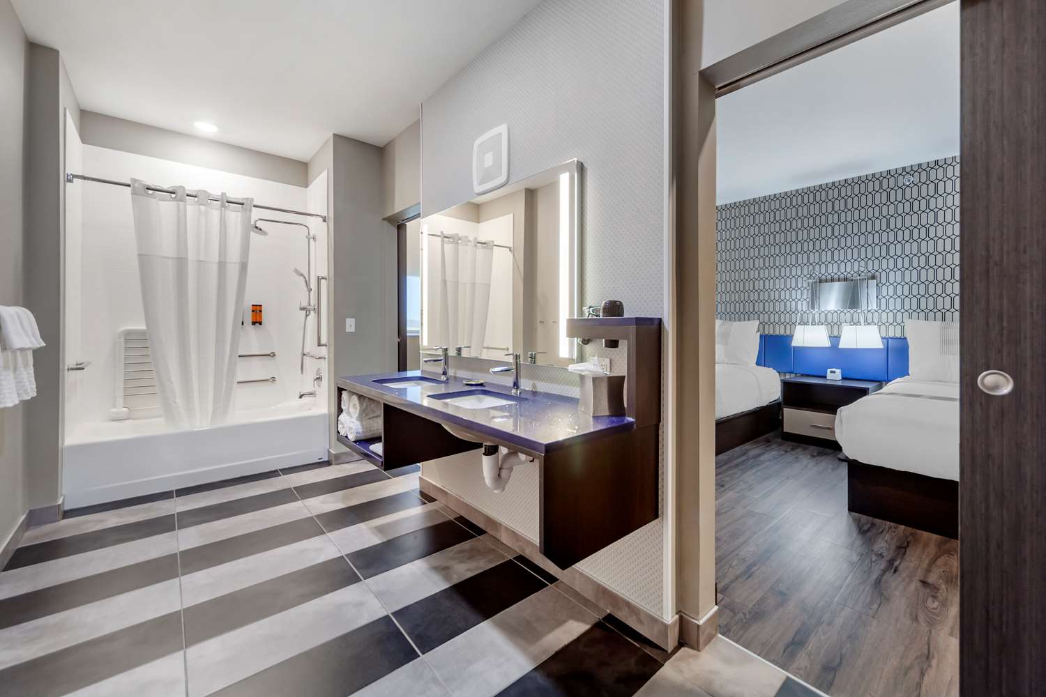 GLo Best Western Dawley Farms Hotel Sioux Falls, SD - See Discounts