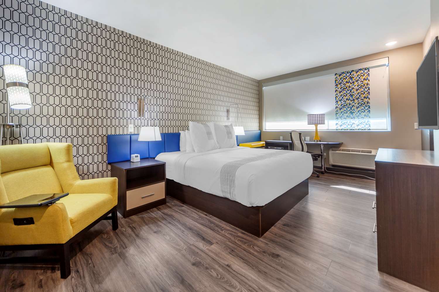 GLo Best Western Dawley Farms Hotel Sioux Falls, SD - See Discounts