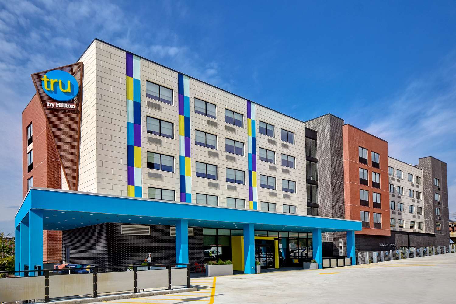 Tru by Hilton Hotel Downtown Manchester, NH - See Discounts