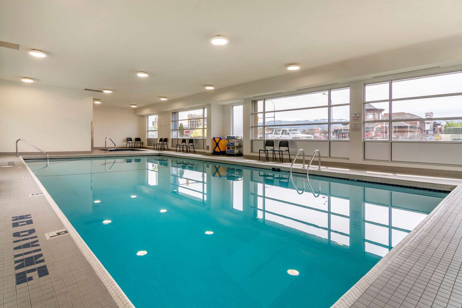 Econo Lodge Inn & Suites Kelowna, BC - See Discounts