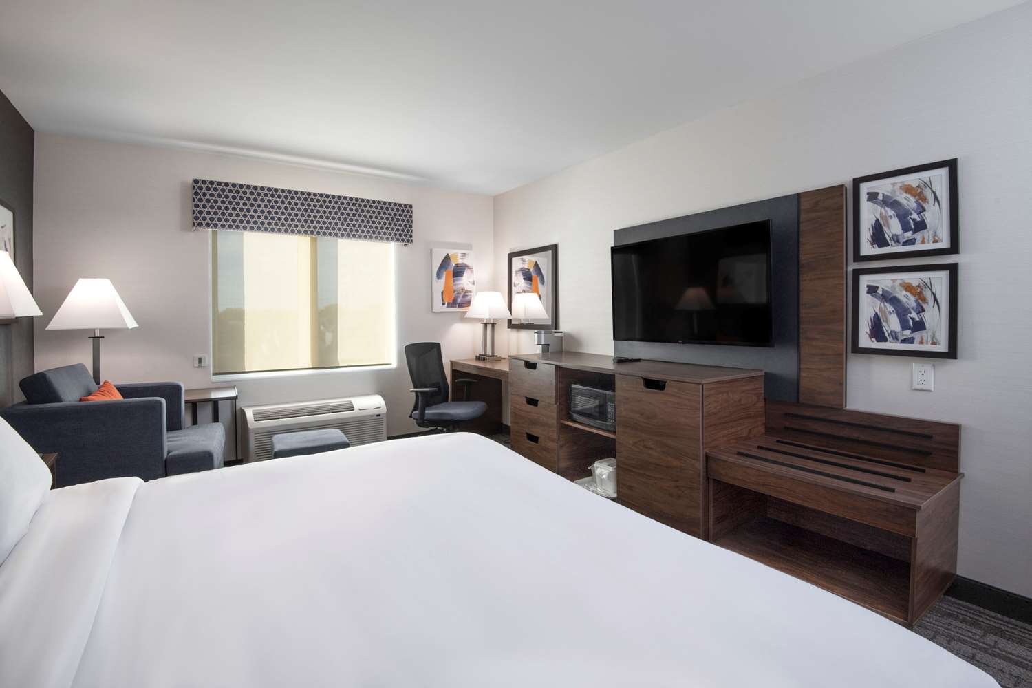 Comfort Inn & Suites Carleton Place, ON - See Discounts