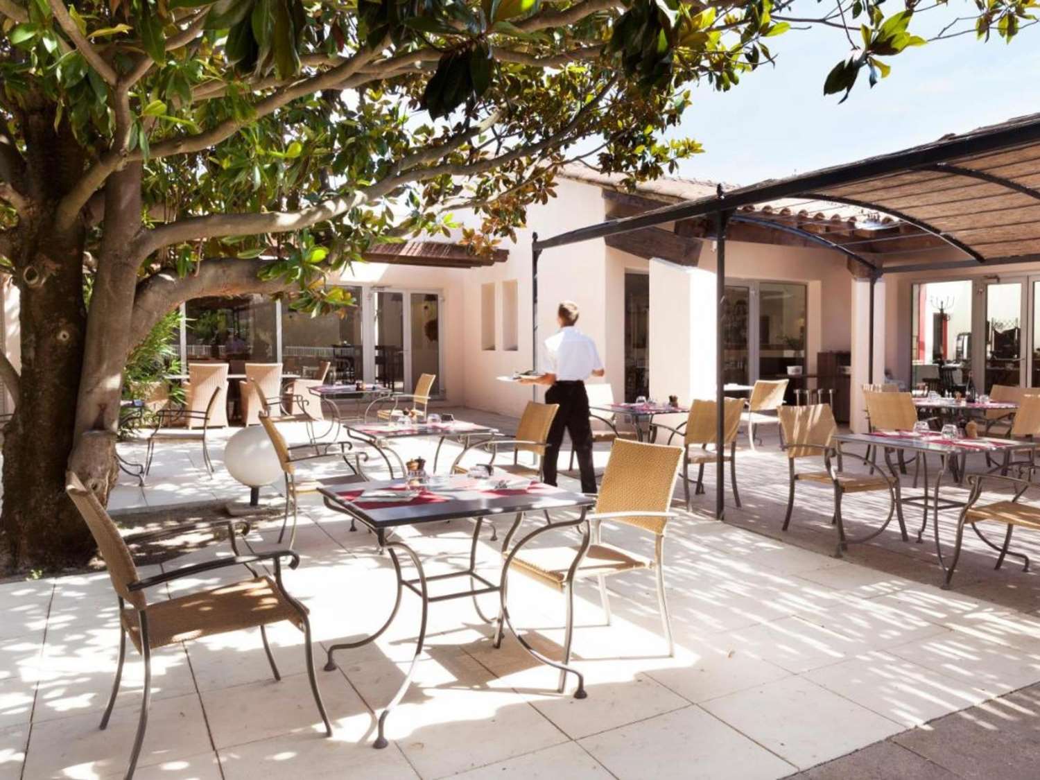 HÔTEL GOLDEN TULIP AVIGNON LE PARADOU