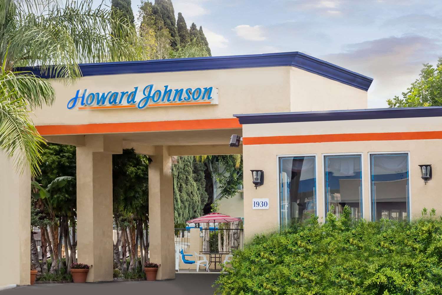 Howard Johnson Inn & Suites Orange, CA - See Discounts