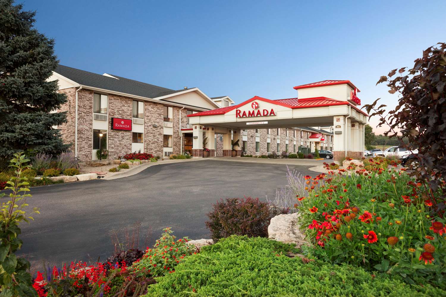 Ramada Inn Wisconsin Dells, WI - See Discounts