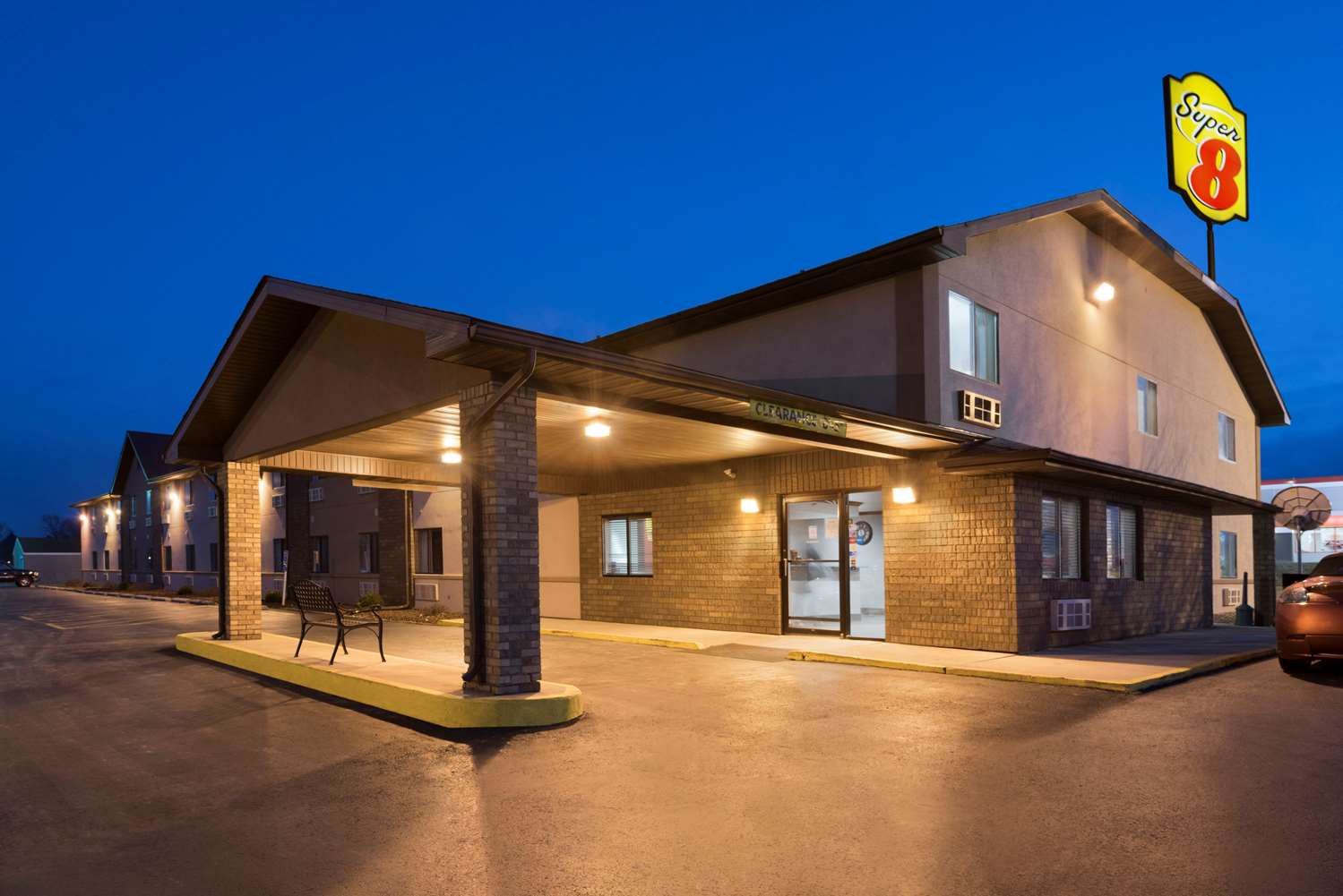 Super 8 Hotel Rantoul - I-57, Exit 250, IL - See Discounts