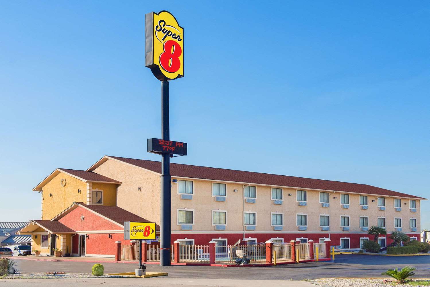 Super 8 Hotel I-35 North San Antonio, TX - See Discounts