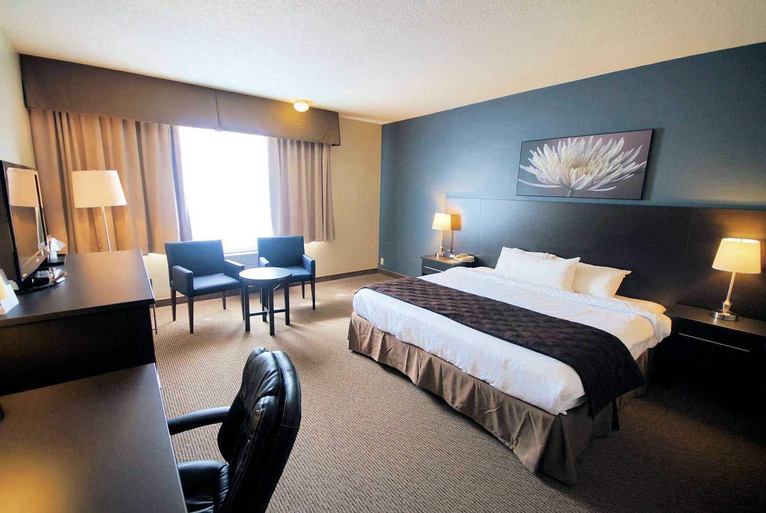 Days Inn Montreal Airport St Laurent, QC - See Discounts