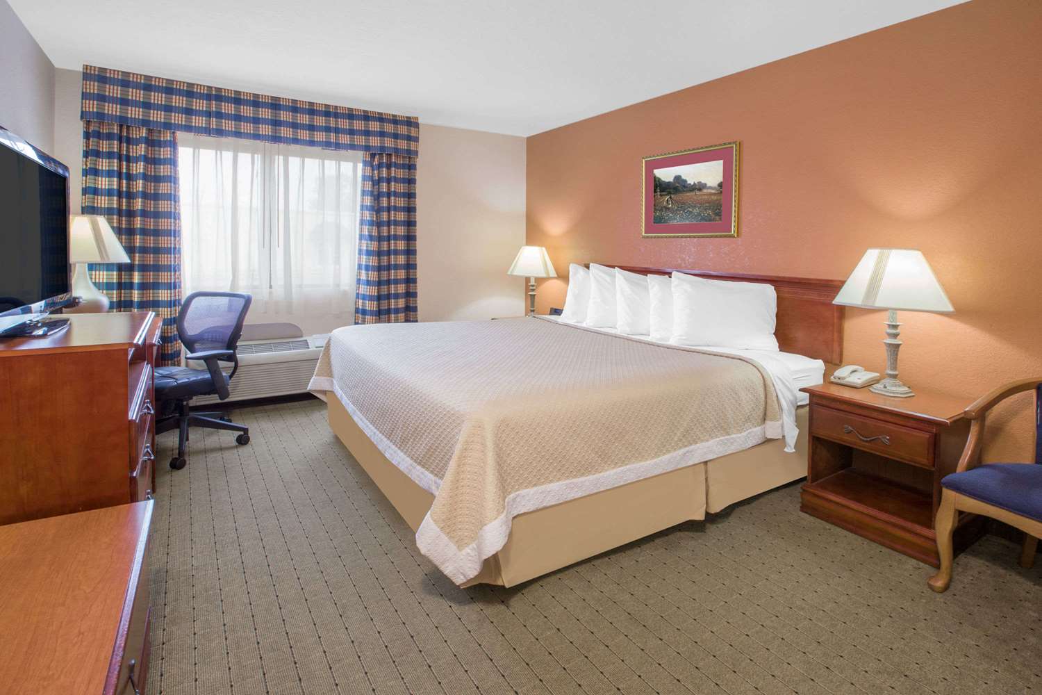 Days Inn Hillsdale, MI - See Discounts