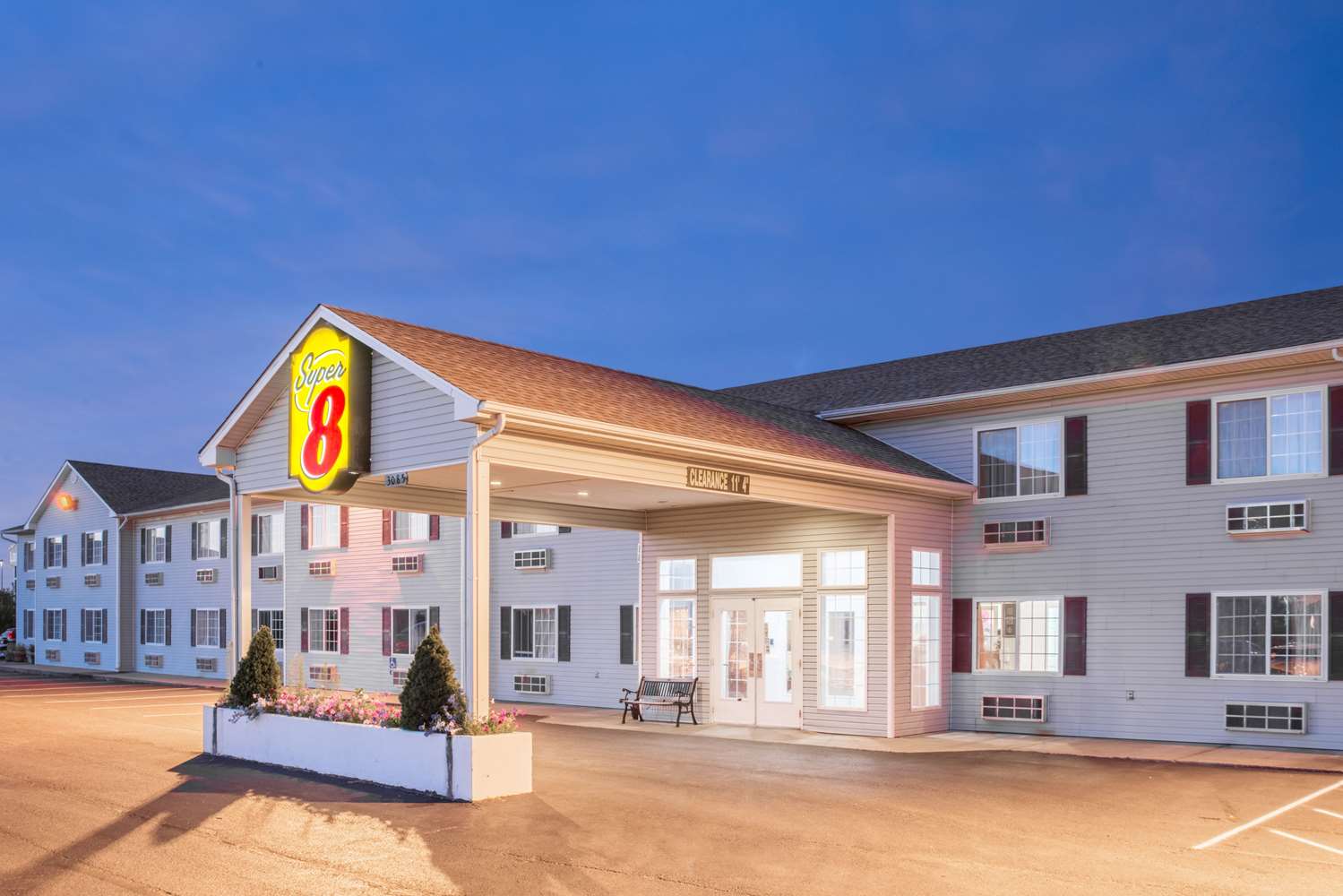 Super 8 Hotel Neosho, MO - See Discounts