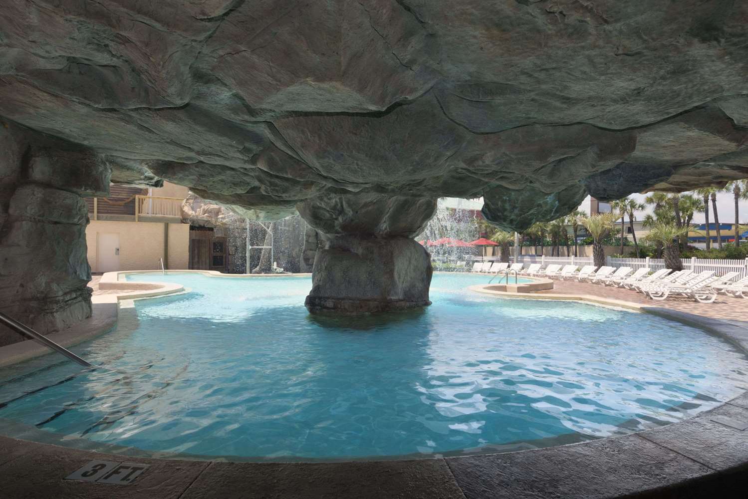 Days Inn Panama City Beach, FL - See Discounts