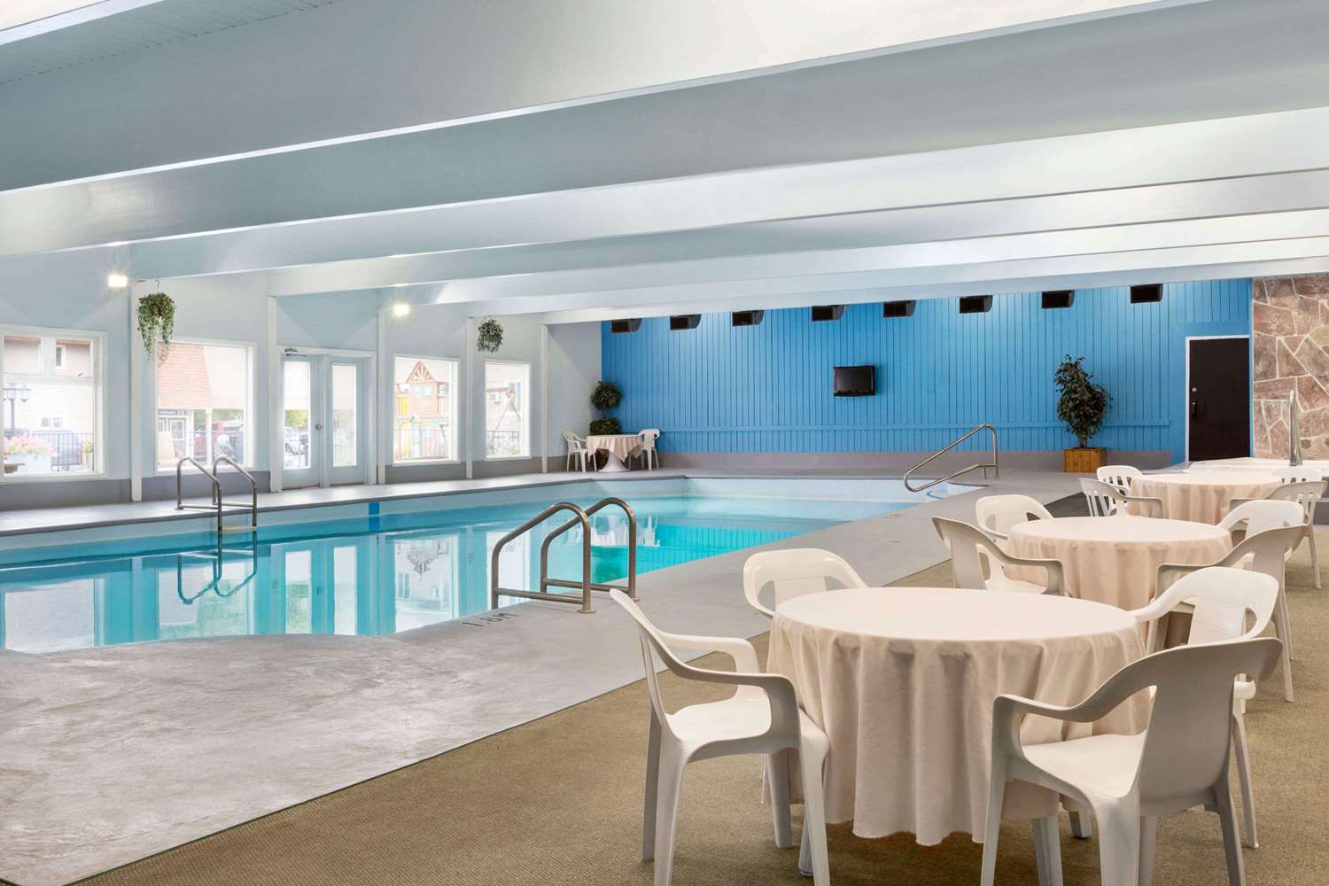 Travelodge Kenora, ON - See Discounts