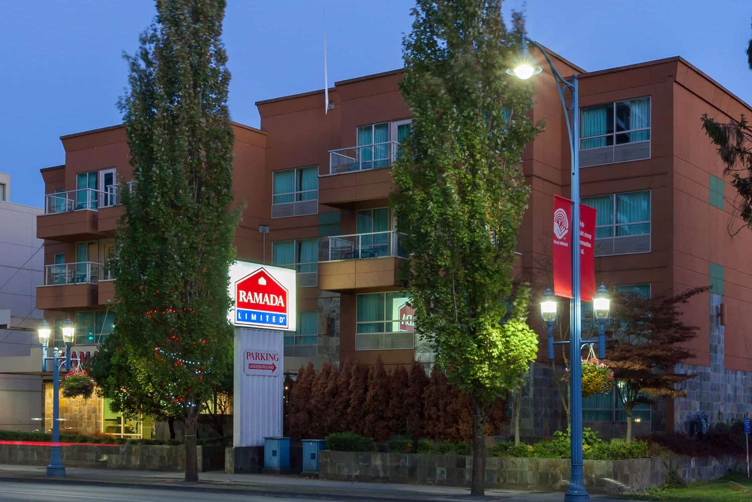 Ramada Vancouver Airport Hotel Richmond, BC - See Discounts