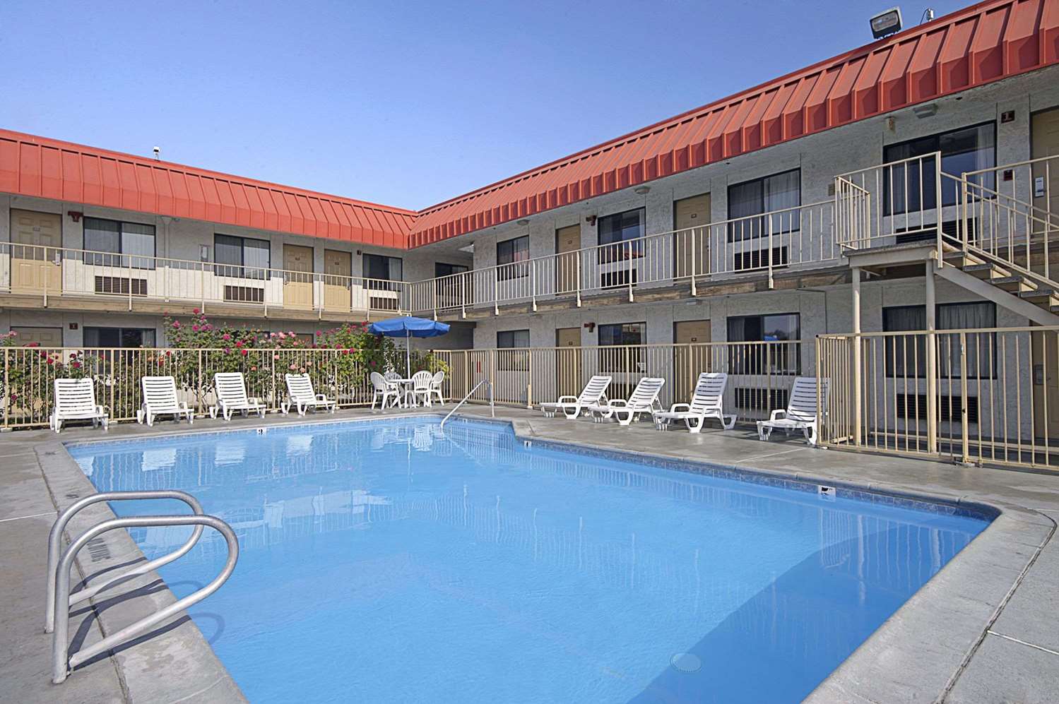 Days Inn Southeast Fresno, CA - See Discounts