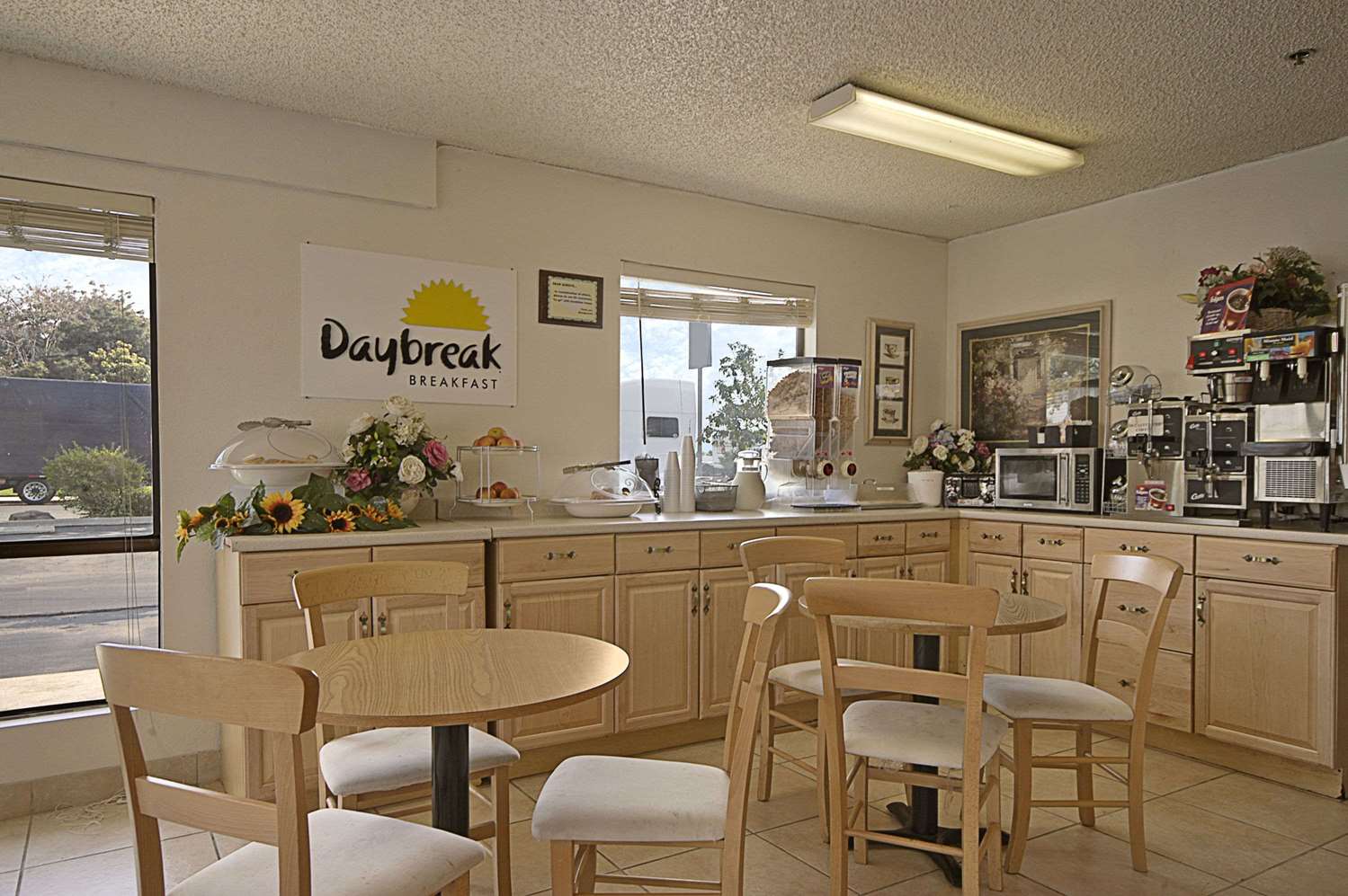 Days Inn Southeast Fresno, CA - See Discounts