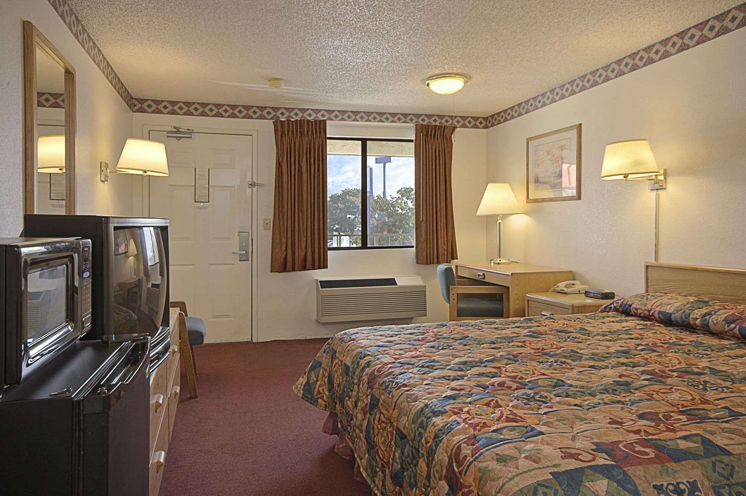 Days Inn Southeast Fresno, CA - See Discounts