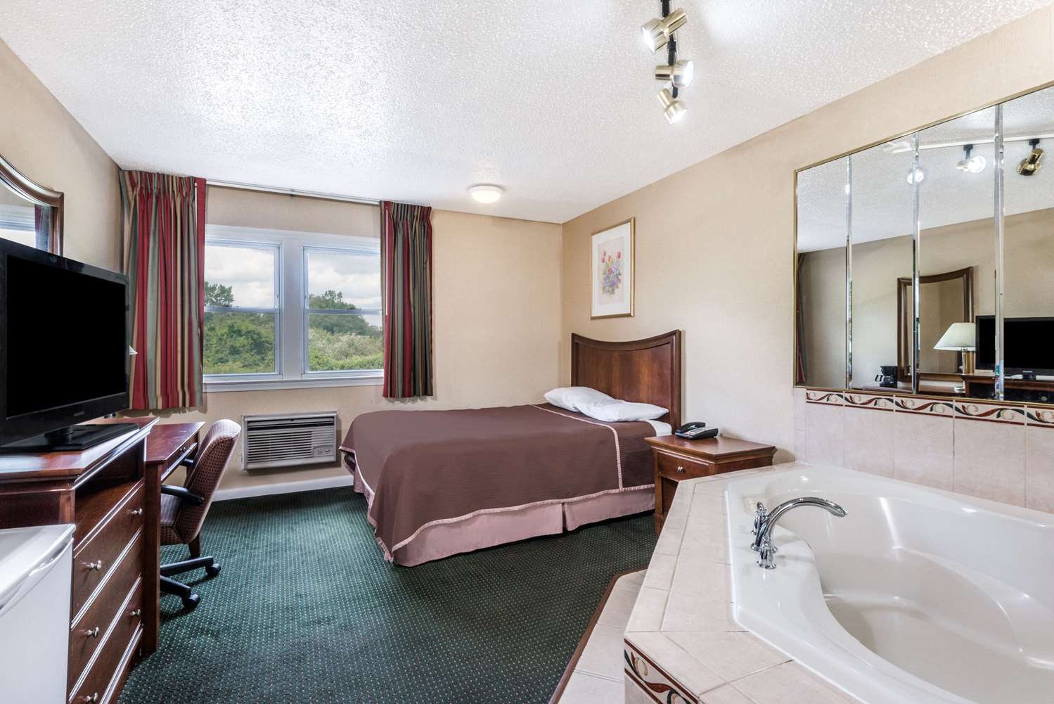 Howard Johnson Express Inn Rocky Hill, CT - See Discounts
