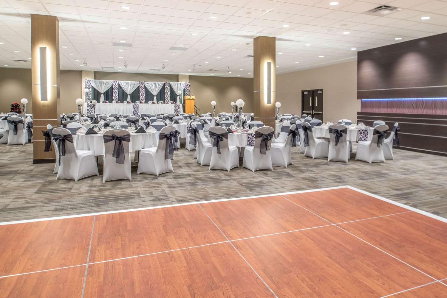 Ramada Hotel & Golf Dome Saskatoon, SK - See Discounts