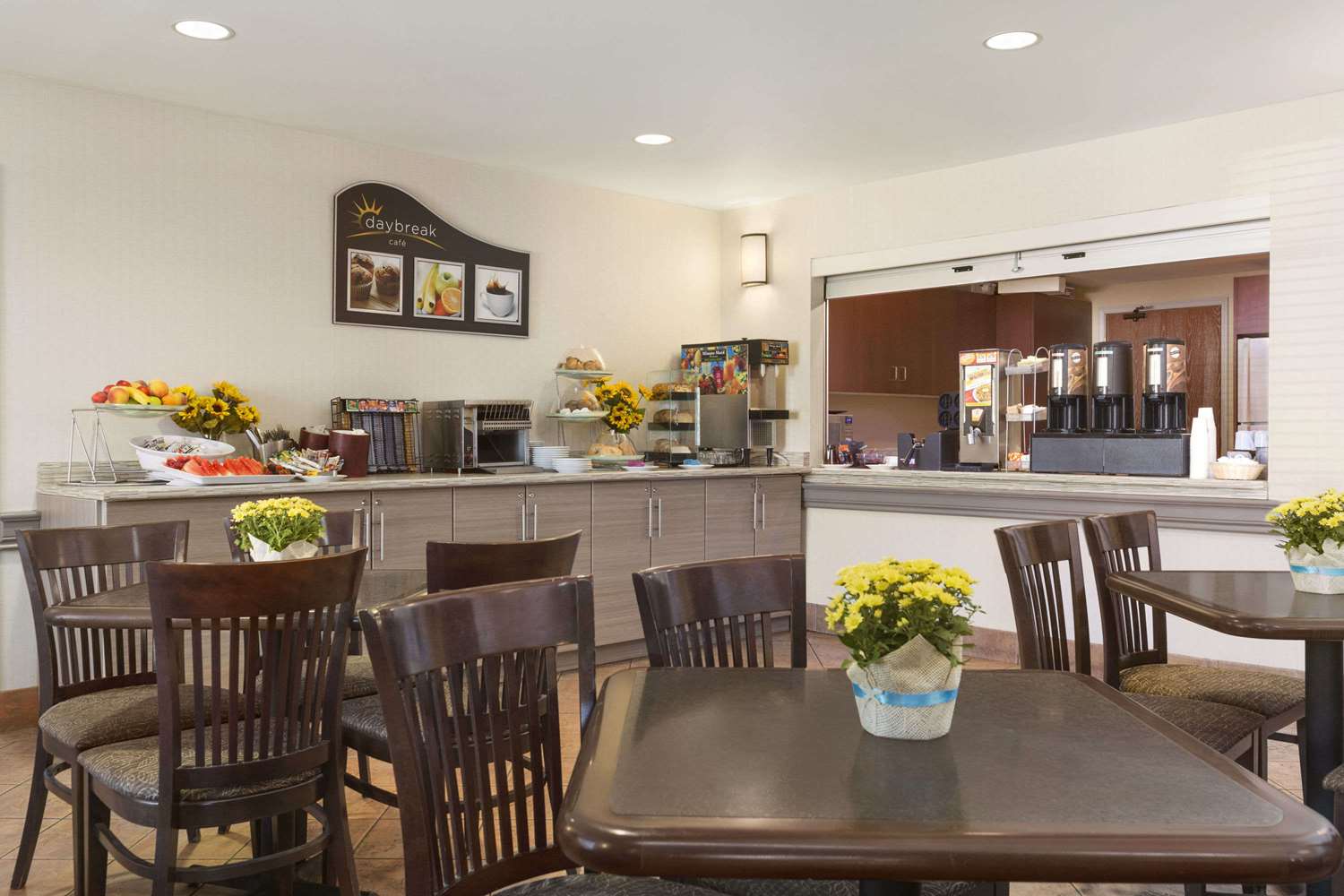 Days Inn Airport Ottawa, ON - See Discounts