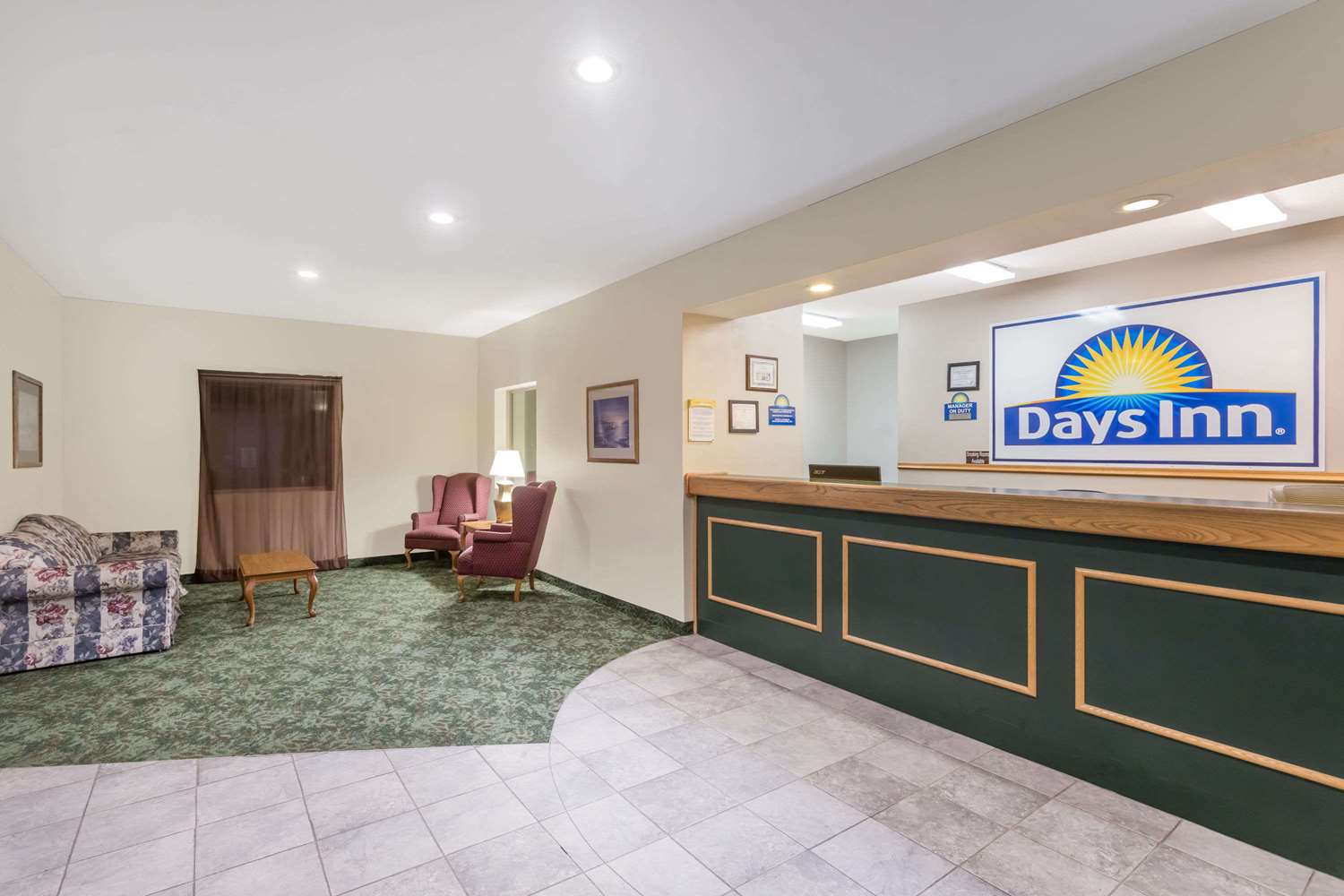 Days Inn Manchester, IA - See Discounts