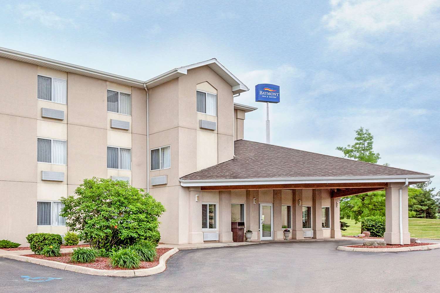 Baymont Inn & Suites Howell, MI - See Discounts