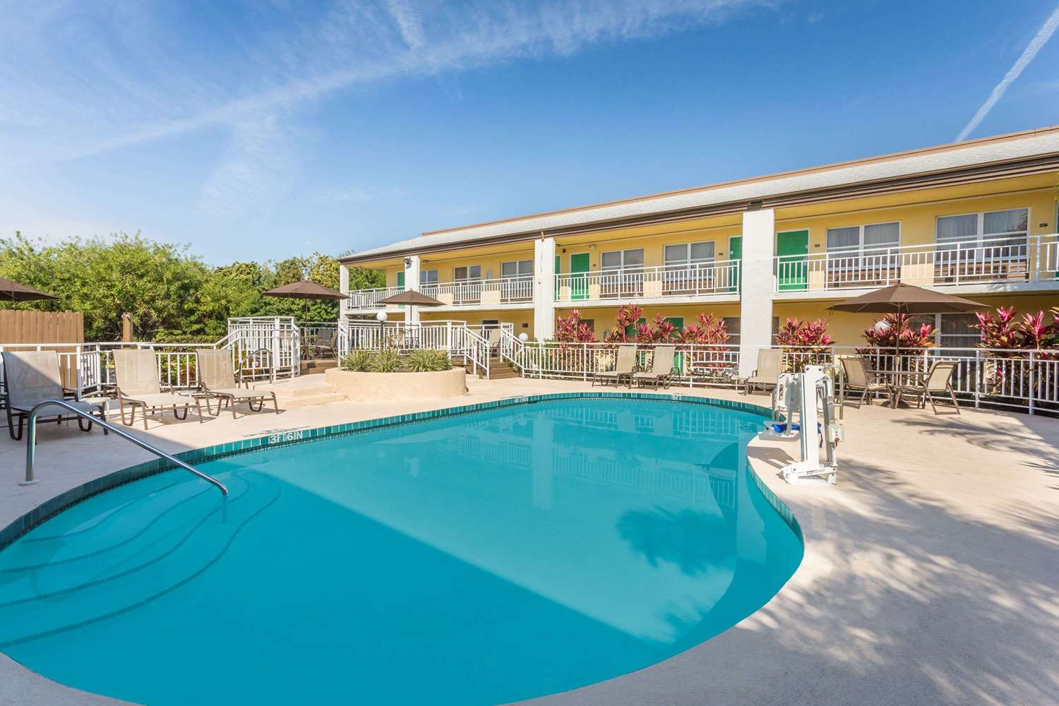 Super 8 Motel Ellenton, FL - See Discounts