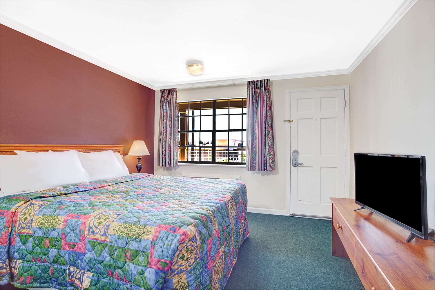 Days Inn Everett, WA - See Discounts