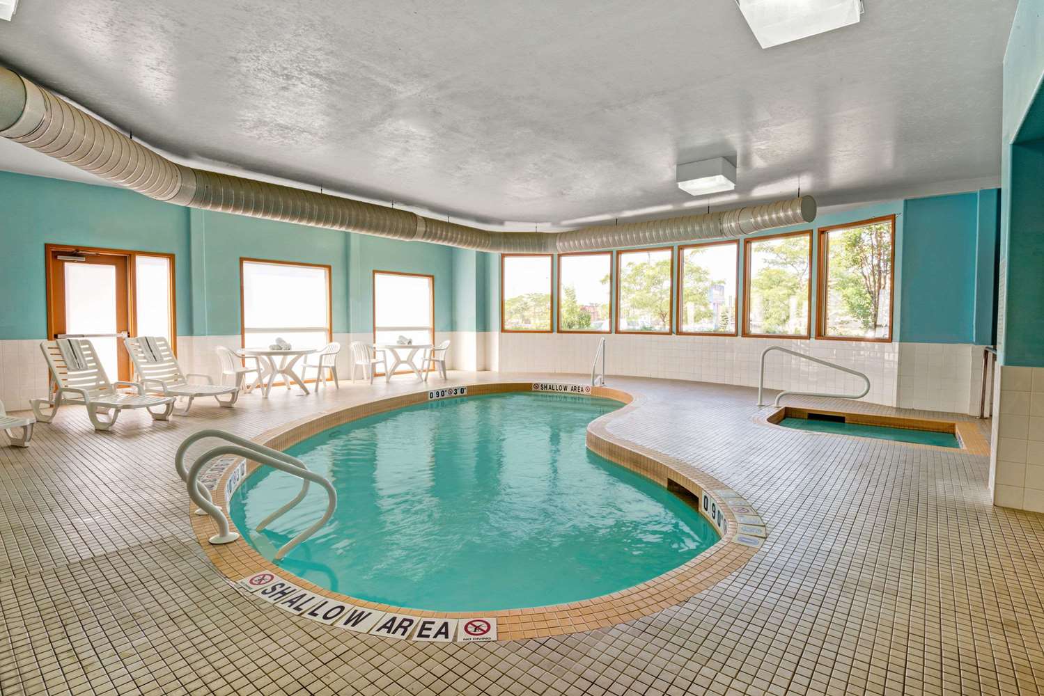 Super 8 Hotel Barrie, ON - See Discounts