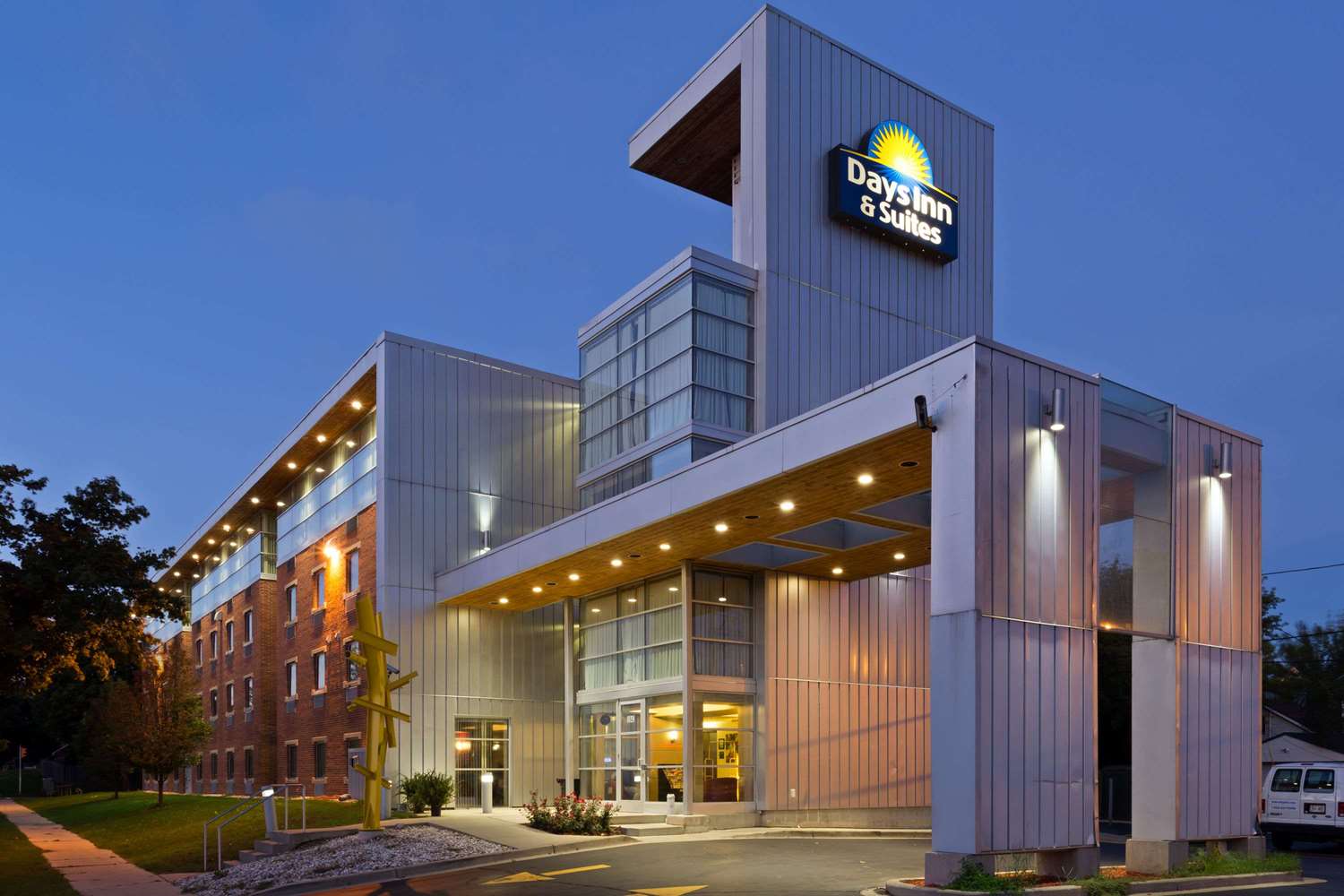 Days Inn & Suites Milwaukee, WI - See Discounts
